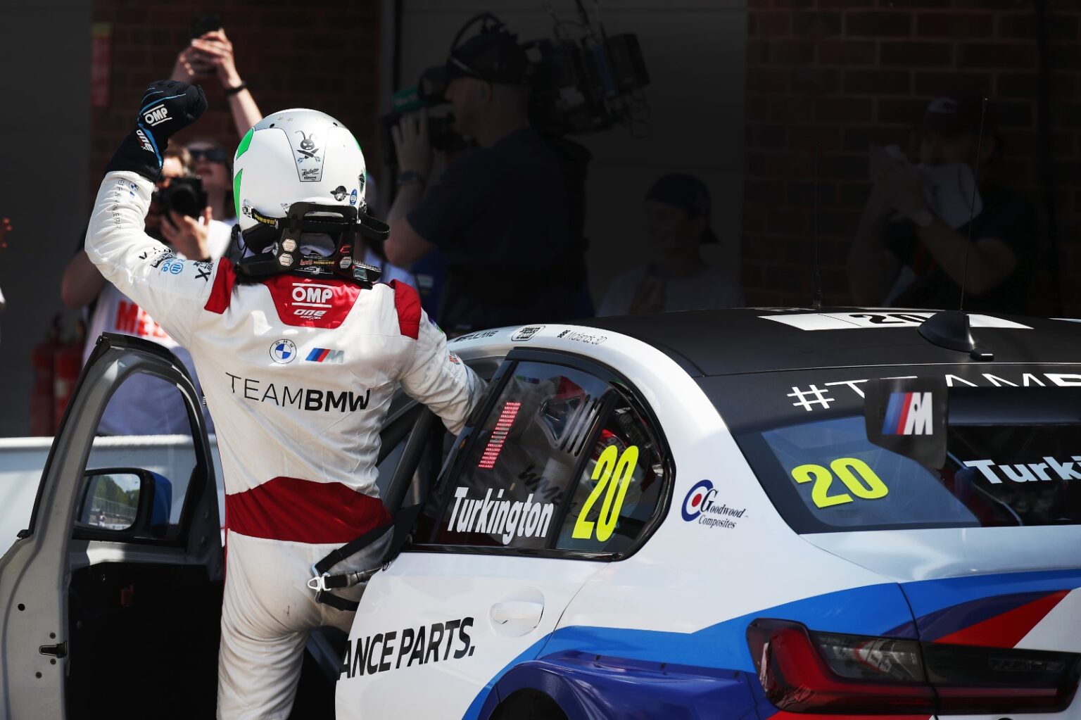 Turkington wins 2 from 2 in Brands Hatch BTCC | Motorsport News | Creative Digital Solutions ...