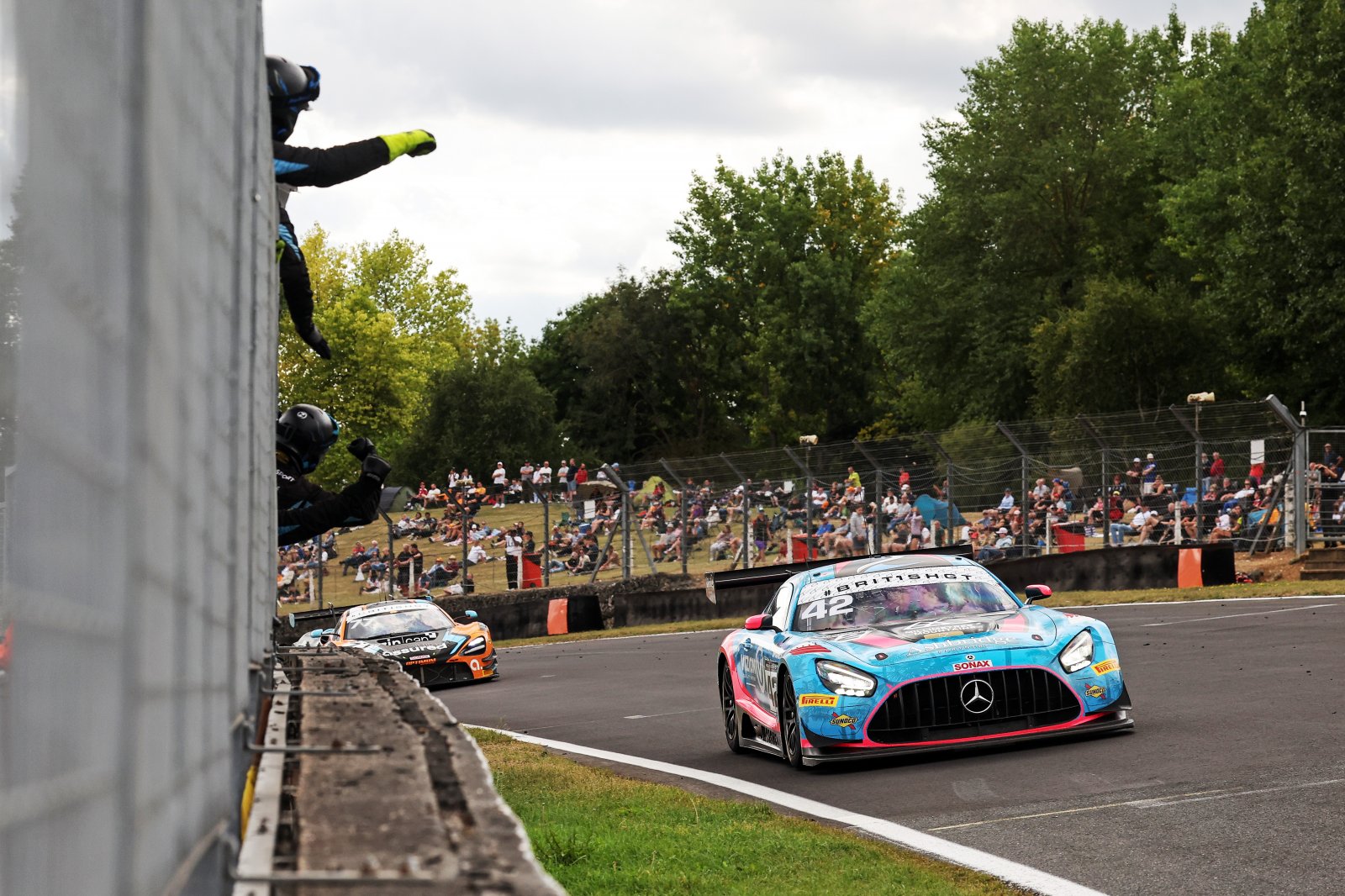 Dawson & Jewiss on the cusp of British GT crown after Brands Hatch win ...