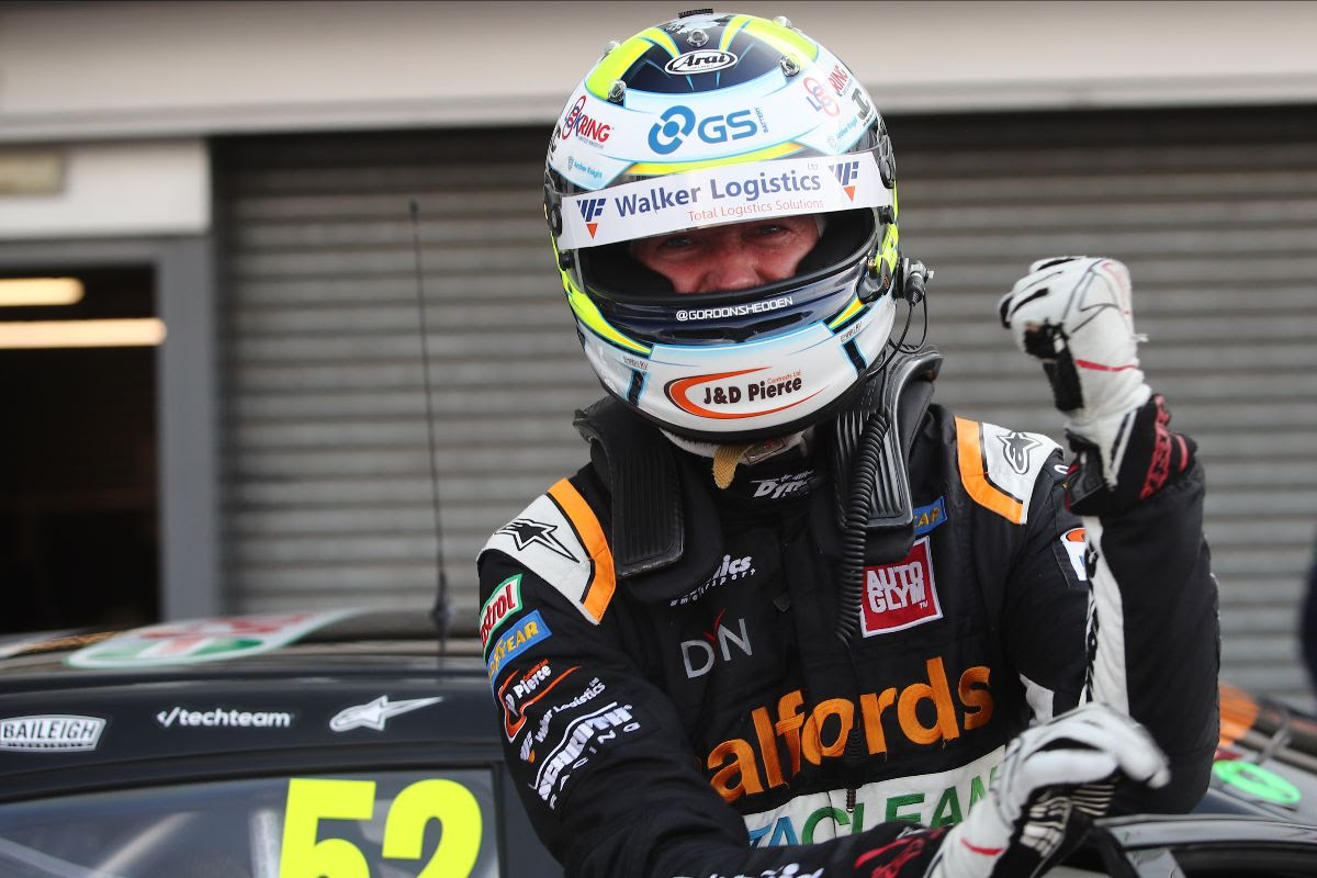 Shedden sets qualifying lap record for today's Donington Park BTCC ...