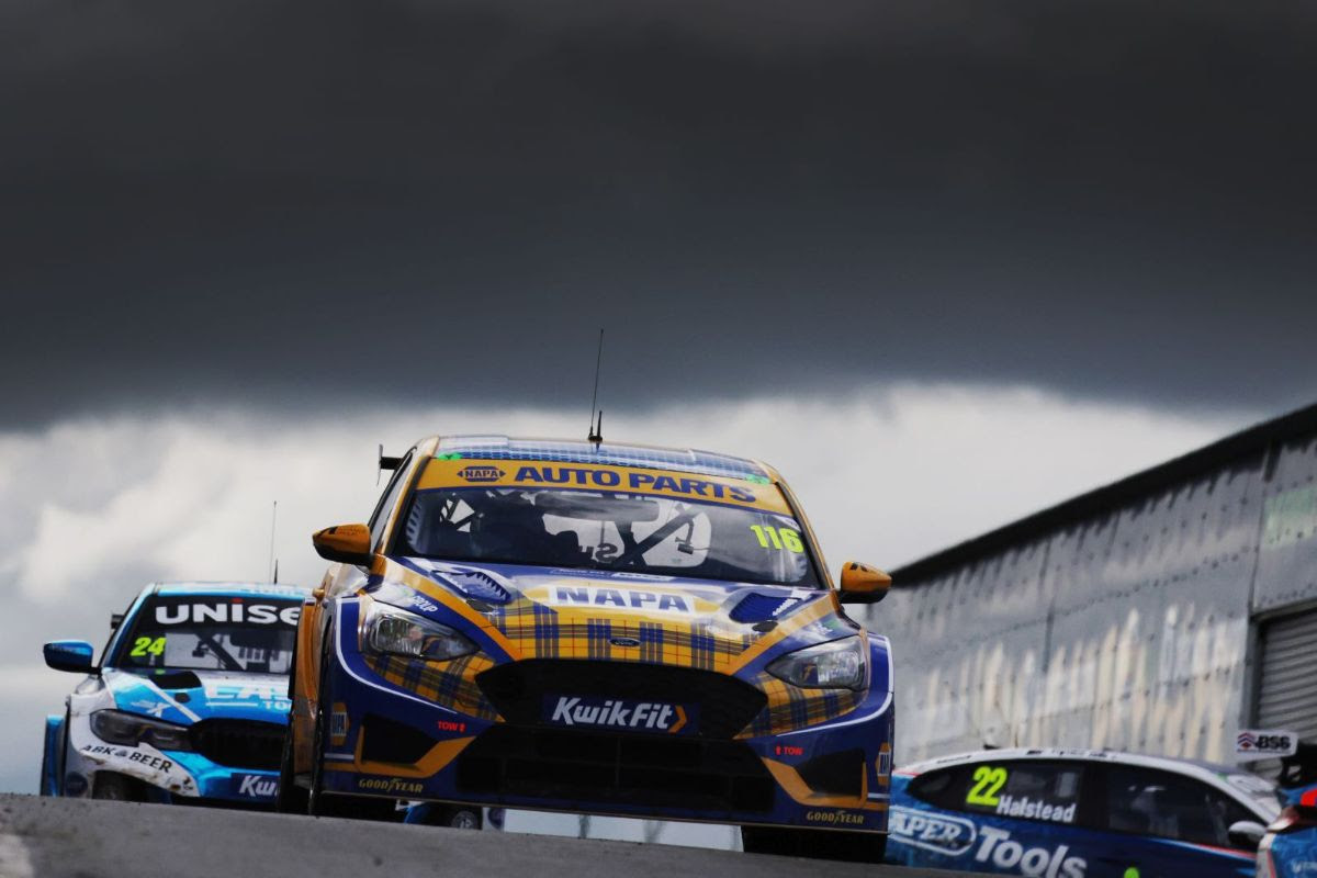 Sutton pips Cook to Knockhill BTCC pole | Motorsport News | Creative Digital Solutions | Racecar
